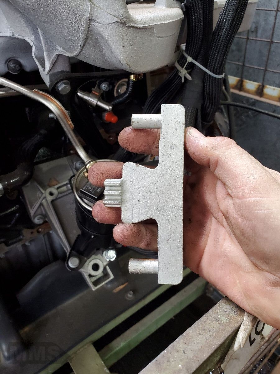 T1N Flywheel Locking Tool, installation by starter (2002-2006 Vans ...